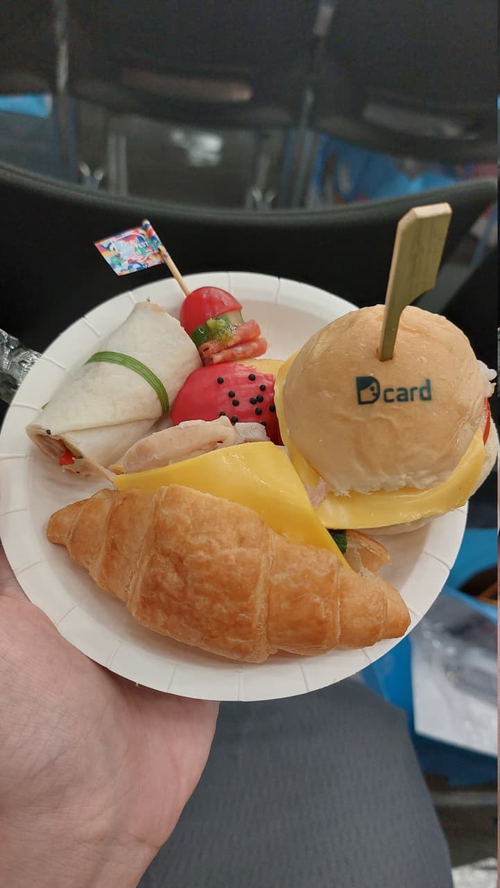 Dcard first wave|社恐人的線下網友見面會 - 吐司阿泥🍞🐑 (@vamcie) | Dcard