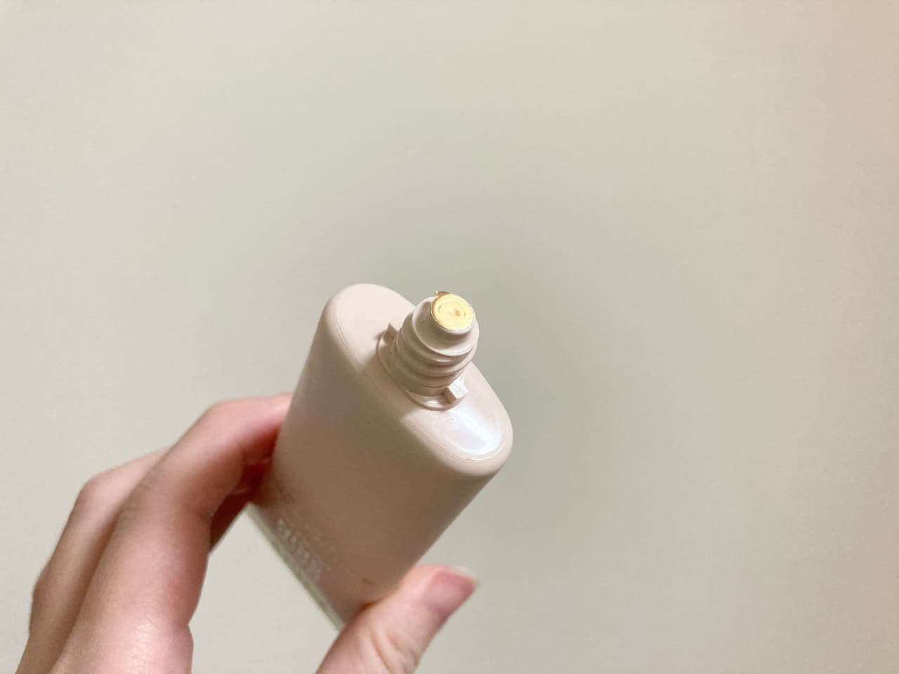 #開箱 今年最強神級貴婦妝前降臨!24K純金奢緞光妝前乳開箱 ft.嬌蘭 - 美妝板 | Dcard