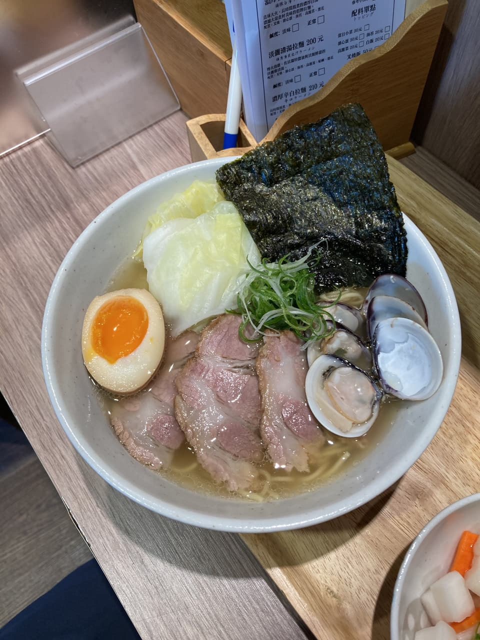 台南|只要銅板價的叉燒飯&拉麵 - 美食板 | Dcard