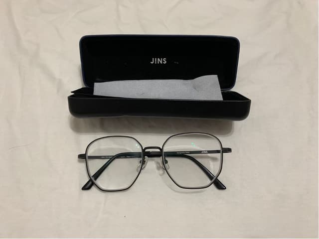 今年配的新眼鏡(眼鏡市場、OWNDAYS、JINS) - 穿搭板 | Dcard