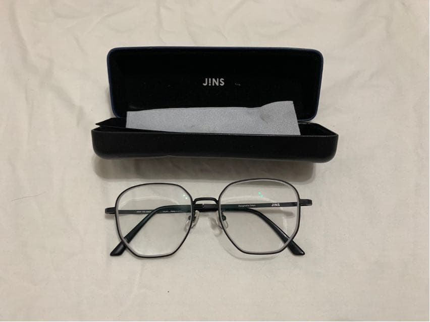 今年配的新眼鏡(眼鏡市場、OWNDAYS、JINS) - 穿搭板 | Dcard