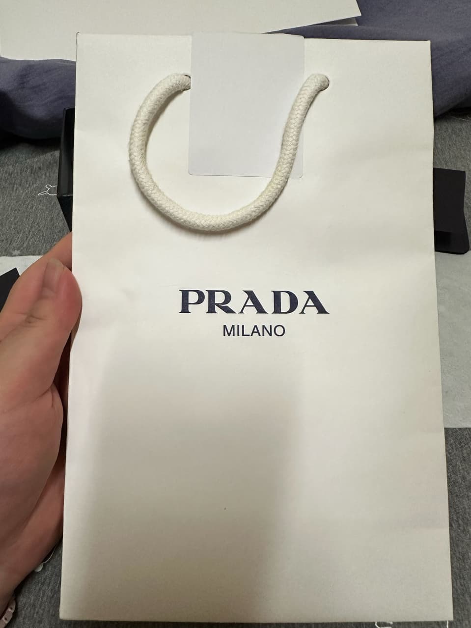 #我要賣 已售出Prada 奶茶色短夾（有盒、紙袋） - 二手交易板 | Dcard