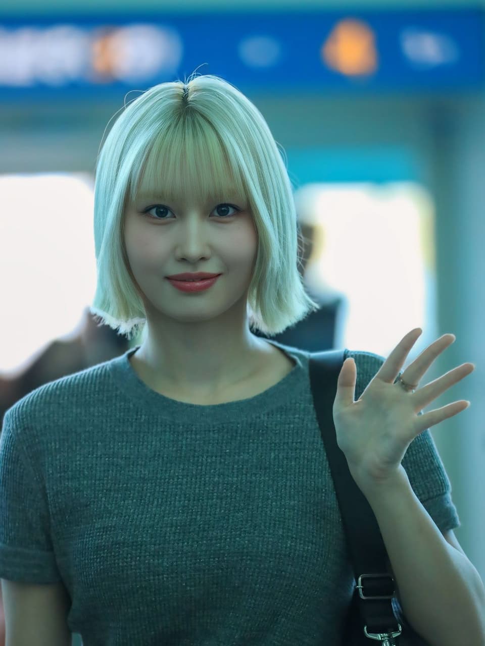 #分享 MOMO出境前往米蘭🇮🇹參加鬼塚虎時裝秀 - TWICE板 | Dcard