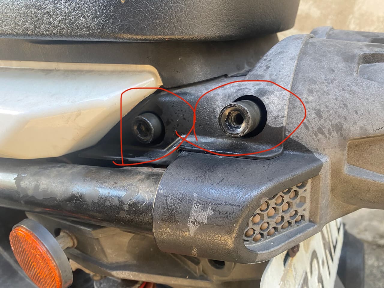 #問題 拆舊款bws 後扶手 - 機車板 | Dcard