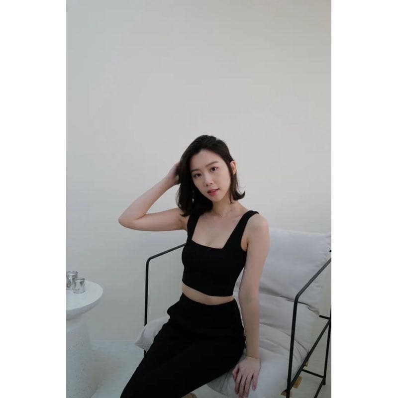 #我要賣 #我要賣 Beigy 爆乳運動方領Bra Top - 二手交易板 | Dcard