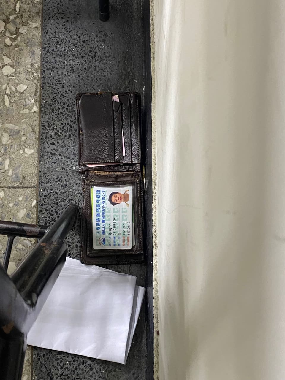 張瑞🀄️先生證件🪪錢包遺落淡大B614教室～請迅速來認領 - 淡江大學板 | Dcard