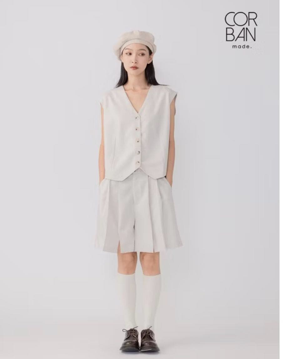 #我要賣 Corban白色西裝背心套裝（背心+短褲） - 二手交易板 | Dcard