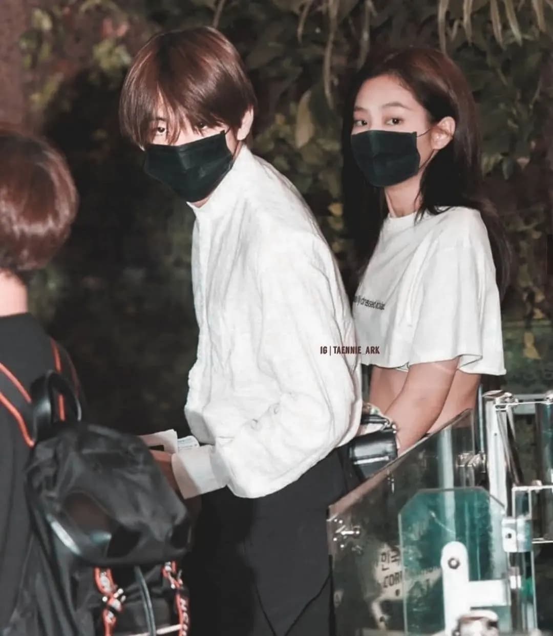 #集中討論 推特上瘋傳Jennie跟V合照 - B222 留言 | Dcard