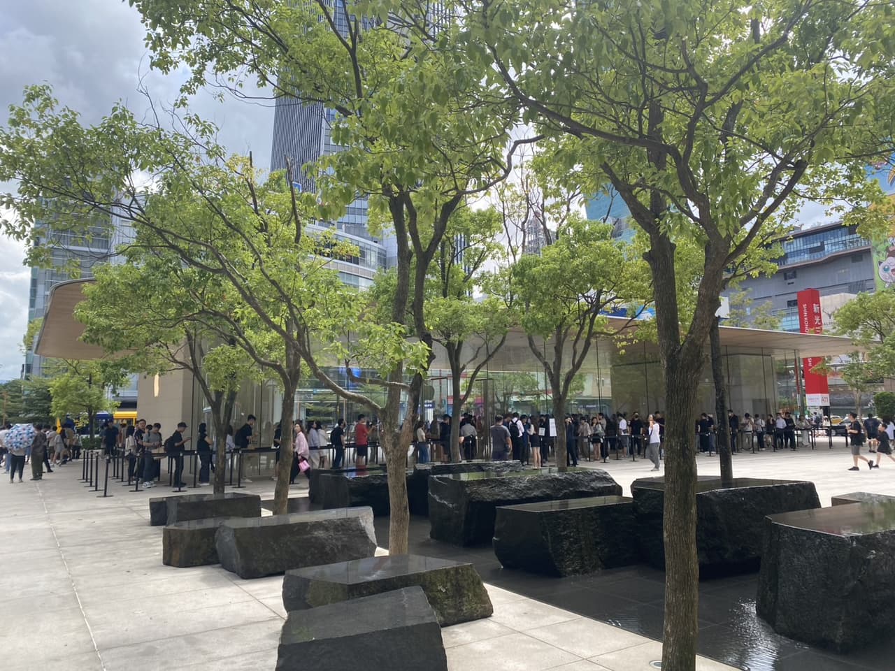 #iPhone Iphone 16 pro 首發 沙漠金 / 手機殼 +保護貼 簡易分享 - Apple板 | Dcard