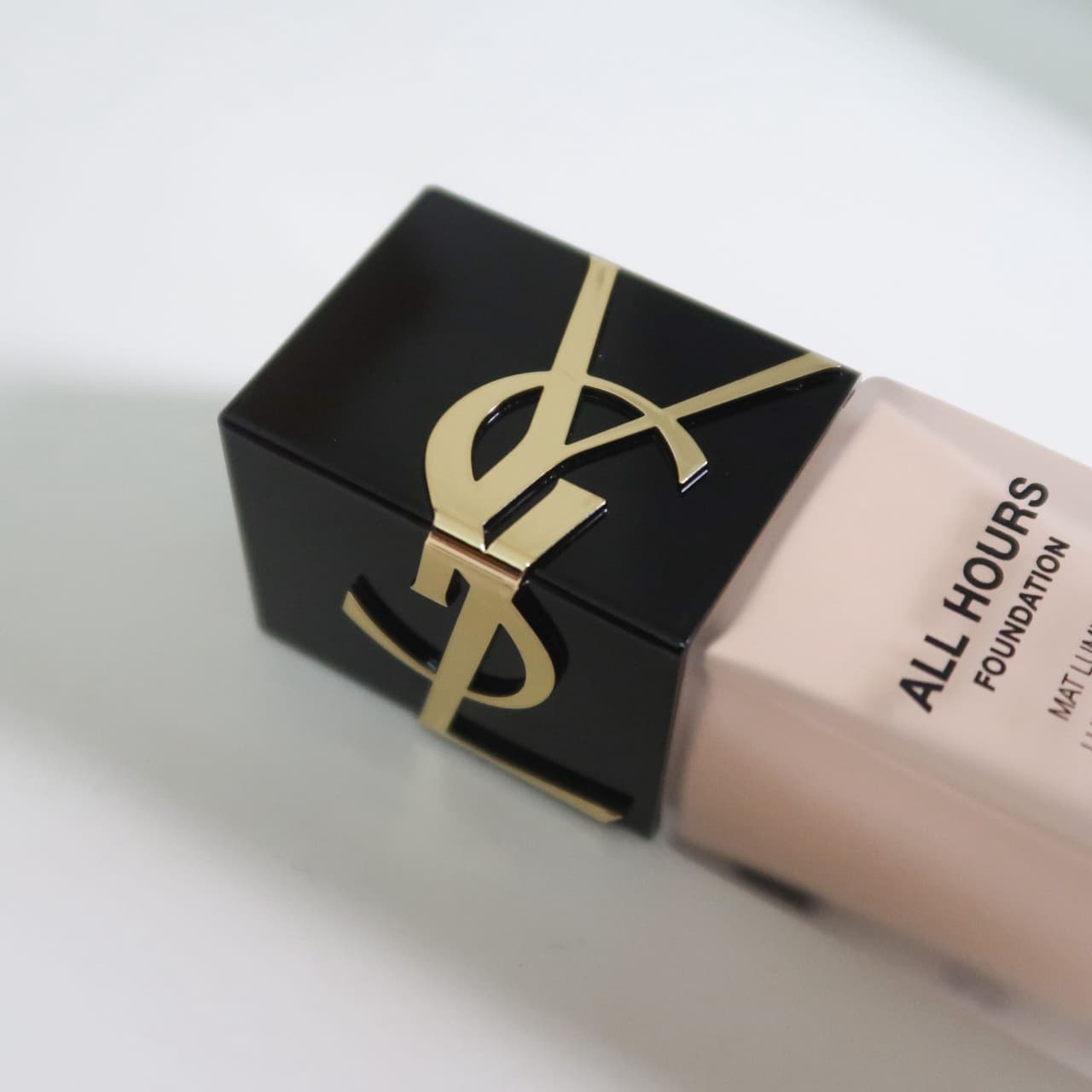 吃完火鍋依舊漂亮的底妝🍲 ft.YSL Beauty 恆久完美無瑕持妝粉底 SPF39/PA+++ - 美妝板 | Dcard