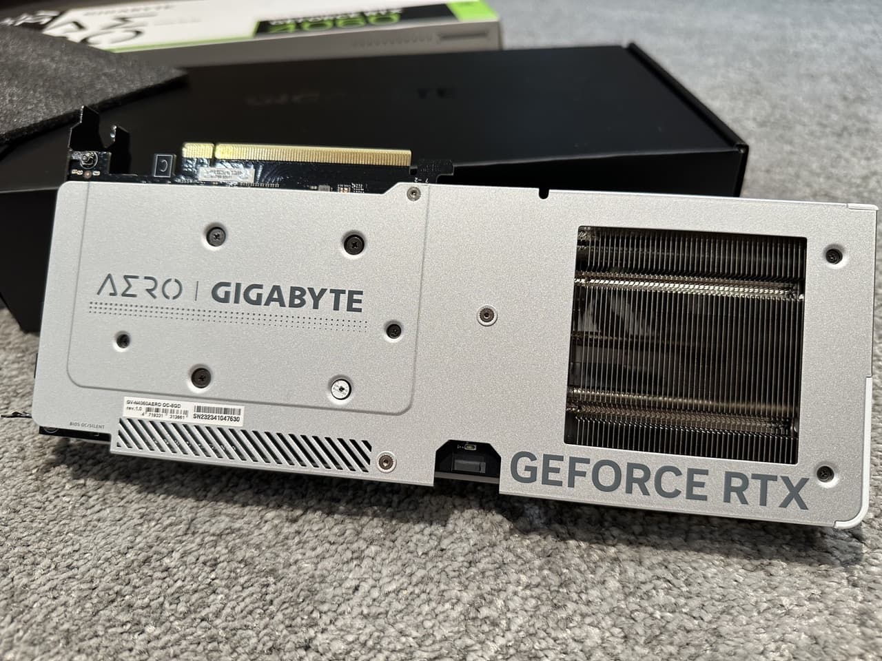 #開箱 簡約質感小升級 GIGABYTE AERO RTX 4060 - 3C板 | Dcard