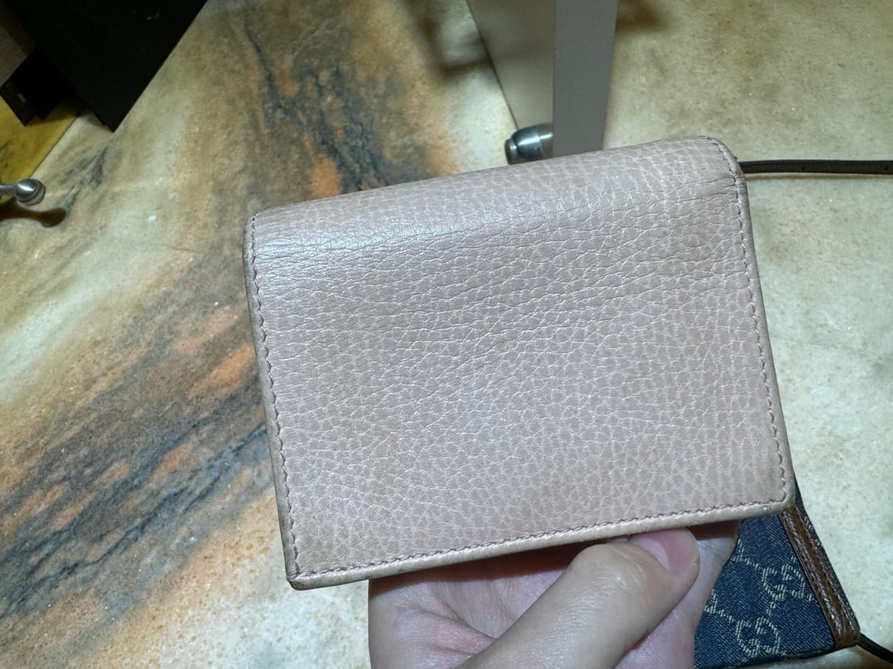 #我要賣 Gucci 粉色短夾 - 二手交易板 | Dcard