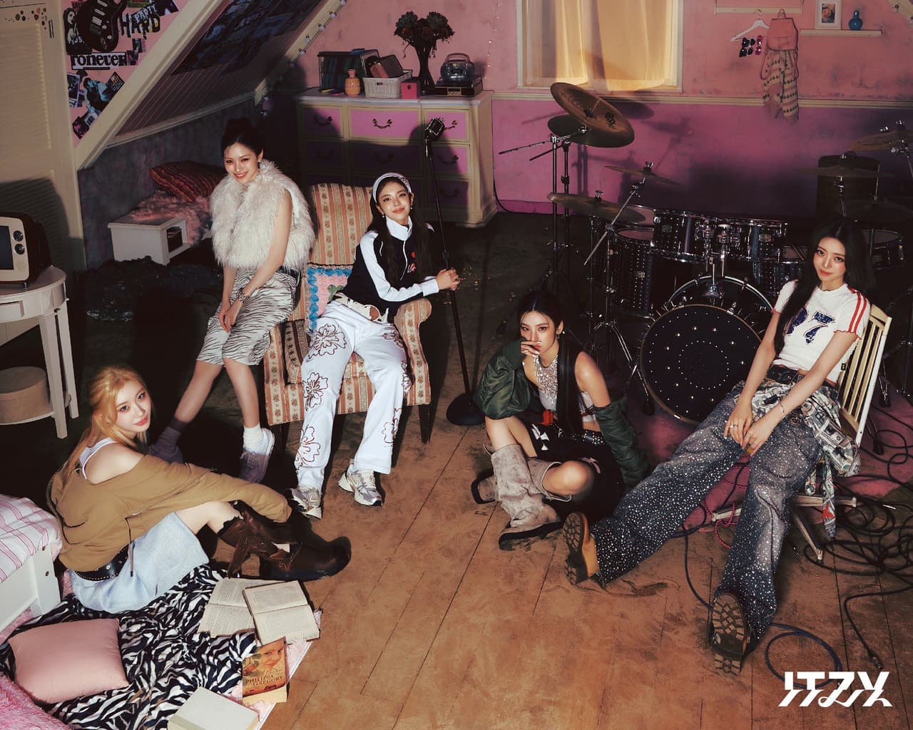 #分享 ITZY "GOLD" PHOTO - ITZY板 | Dcard