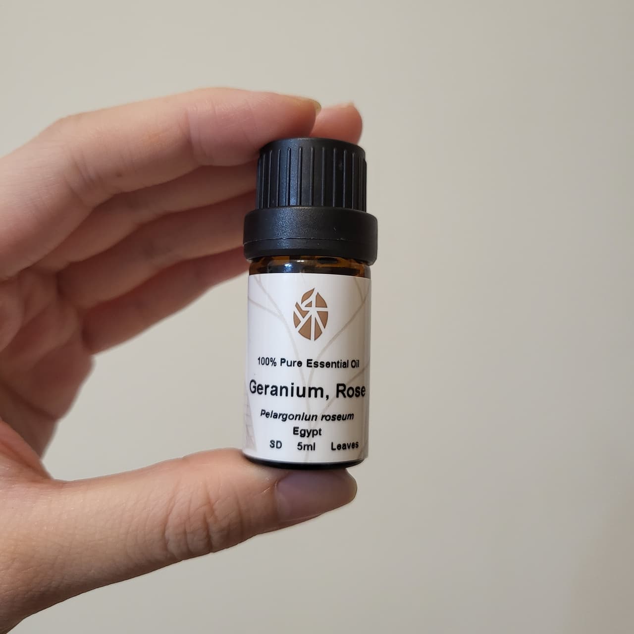 【單方精油開箱｜沐禾 AromaHarvest】那些靜靜流動的香氣，悄悄改變了我的日常 - 秋秋秋天 (@autumn._.) | Dcard