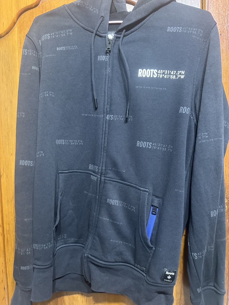 #我要賣 #我要賣 Roots外套及他牌鞋子 - 二手交易板 | Dcard