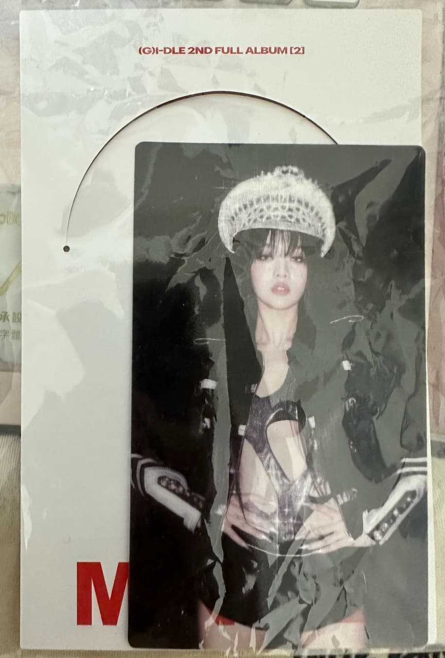 #贈送 克蘭詩 舒緩化妝水、克蘭詩淡斑精華水、(G)-IDLE MINNIE小卡 - 贈物板 | Dcard