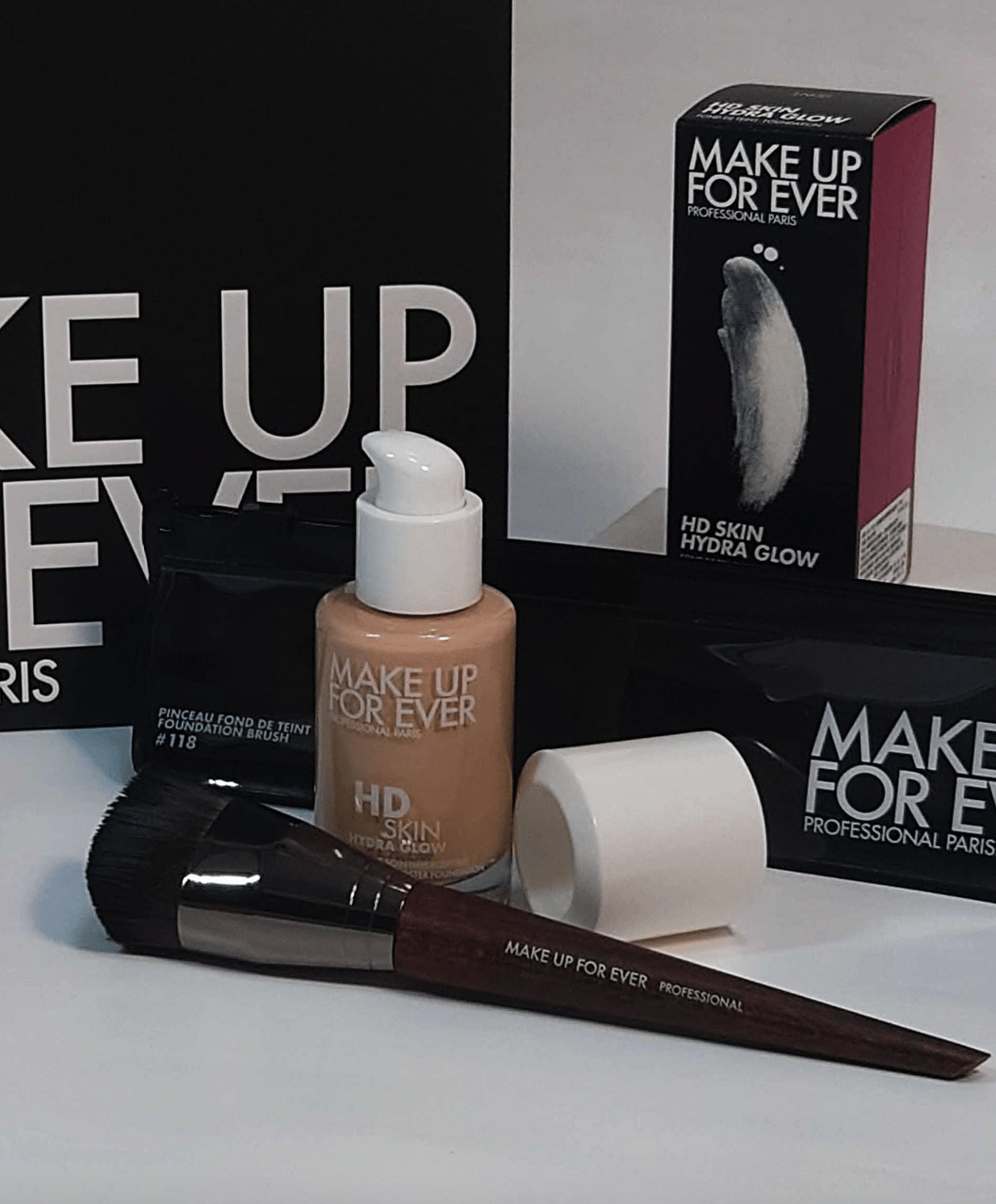 發光的底妝！MAKE UP FOR EVER HD SKIN 粉無痕活潤精華粉底液 - 贊助板 | Dcard