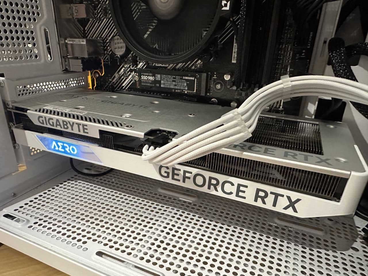 #開箱 簡約質感小升級 GIGABYTE AERO RTX 4060 - 3C板 | Dcard