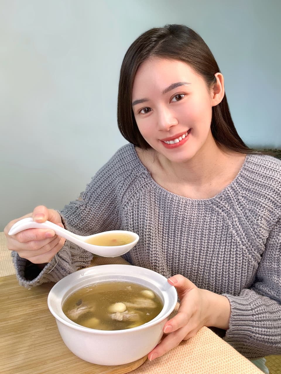 冬天真的很需要一碗！這家湯頭好，嫩雞腿又嫩～ - 小口丸子 (@eatoooooo) | Dcard