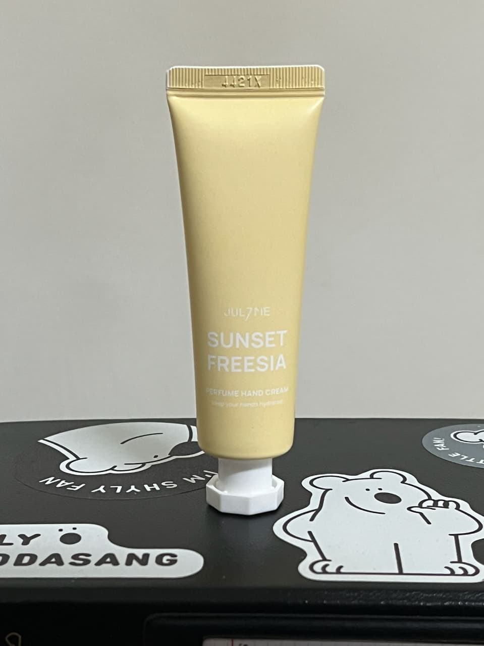 #我要賣 #我要賣 JULYME 七月爾美迷你護手霜 【日落小蒼蘭 Sunset Freesia 】 - 二手交易板 | Dcard