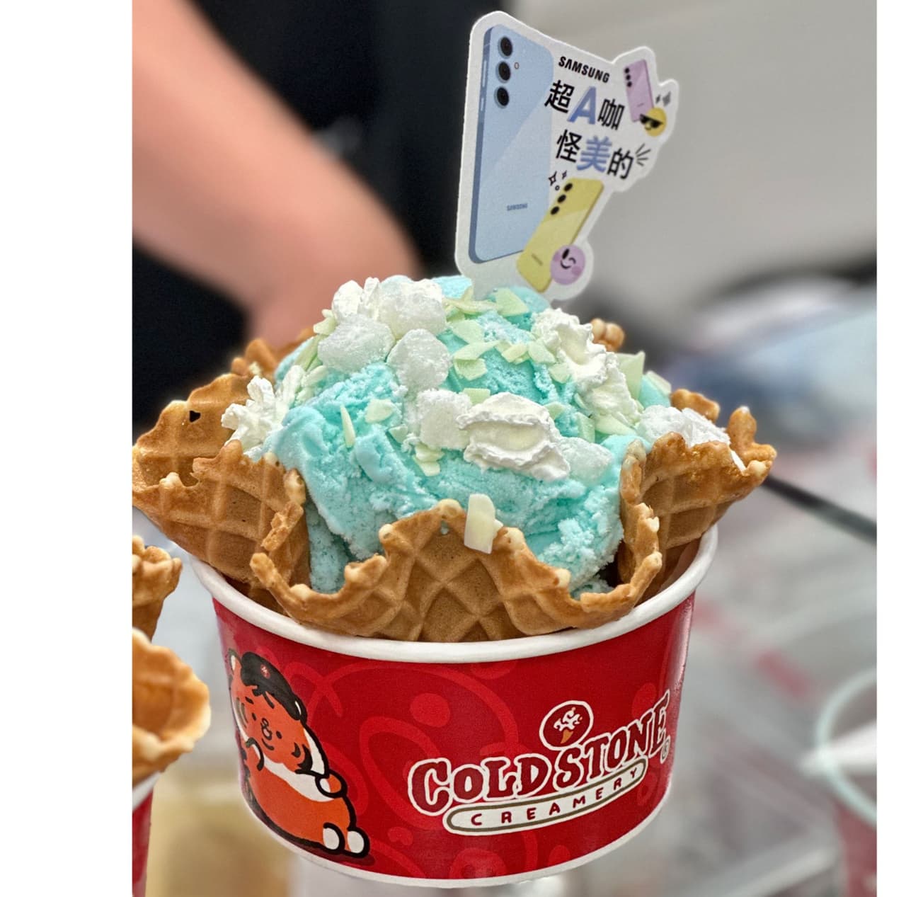 COLD STONE X Samsung Galaxy A55 5G居然推出聯名冰淇淋了！？造型好夏天好可愛！ - 挖喜羊 (@vk.y) | Dcard