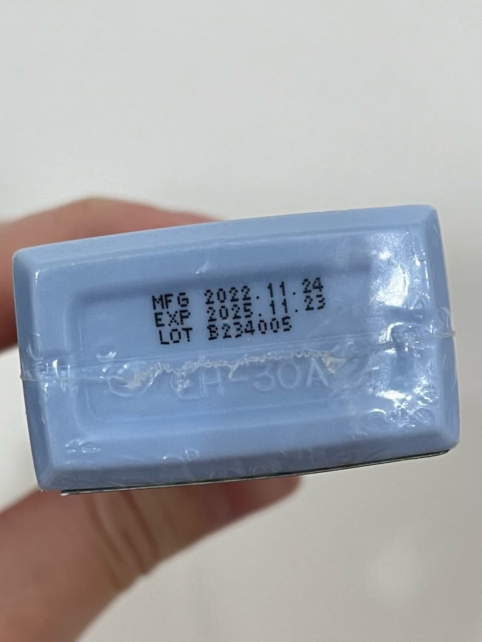 #我要賣 全新 1028 Oil Control! 超控油UV校色飾底乳 藍色（售出） - 二手交易板 | Dcard