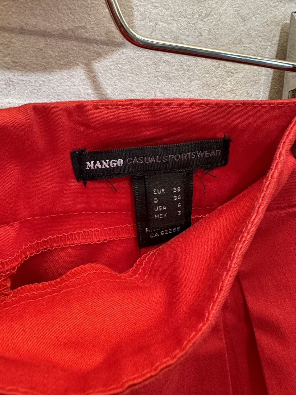 #我要賣 Mango 紅色短裙＆Zara粉紅刺繡外套 - 二手交易板 | Dcard