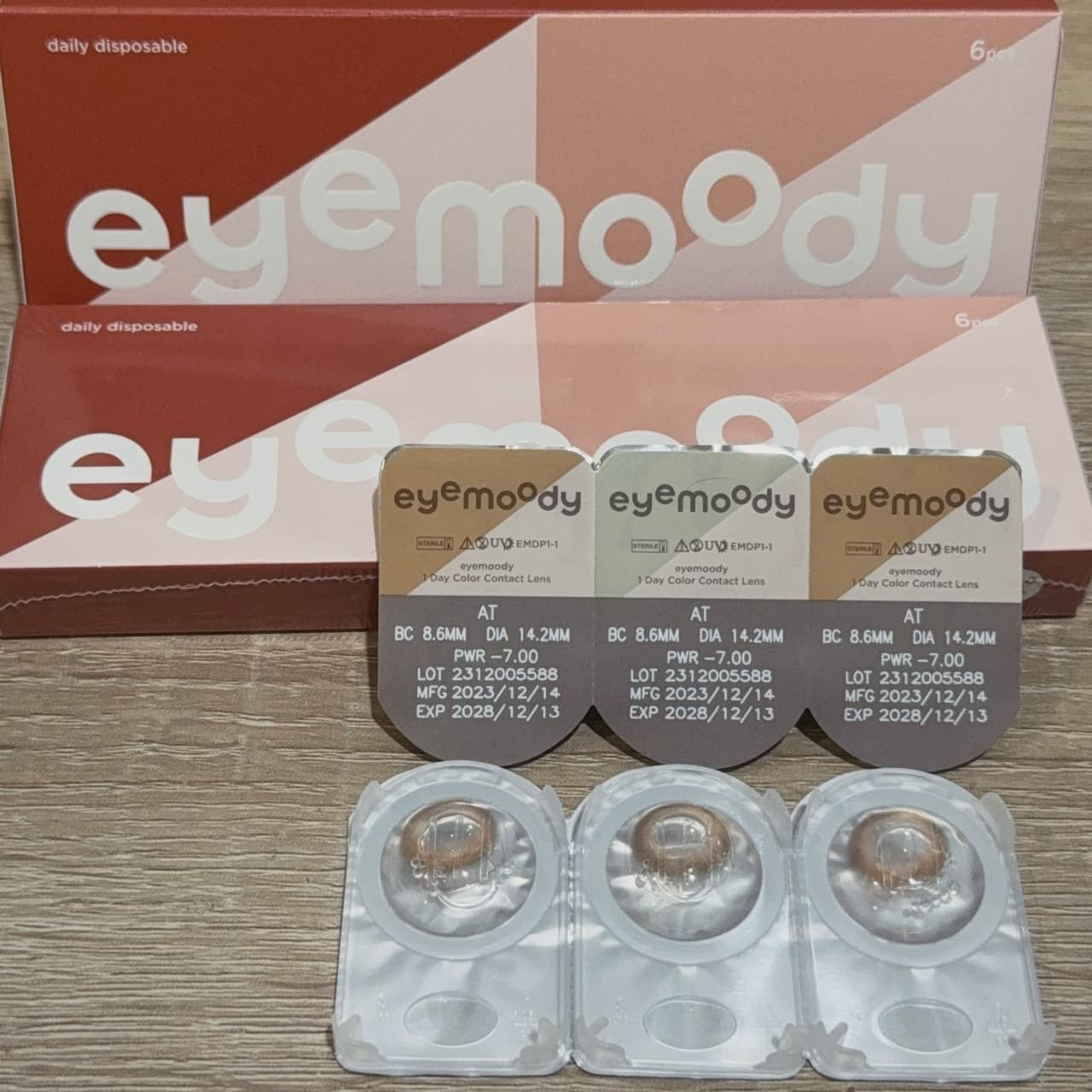 #分享 eyemoody 琥珀眼淚、薔薇粉灰 - 隱形眼鏡板 | Dcard