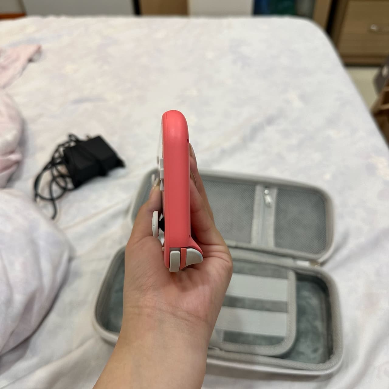 #我要賣 （已售出）Switch lite 珊瑚紅 9成新 - 二手交易板 | Dcard