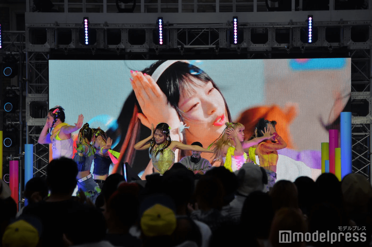 #新聞 USJ、HYBE JAPAN合作活動，&TEAM驚喜現身！成員們樂享樂園 - 追星板 | Dcard