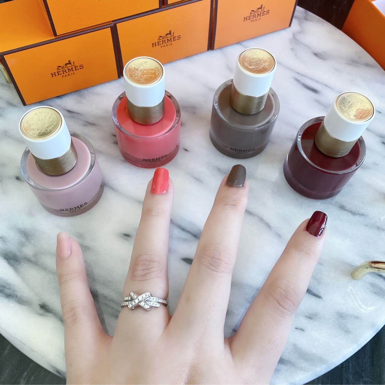 Hermès 愛馬仕 全新指彩系列 - 凱倫 (@karen_food_map) | Dcard