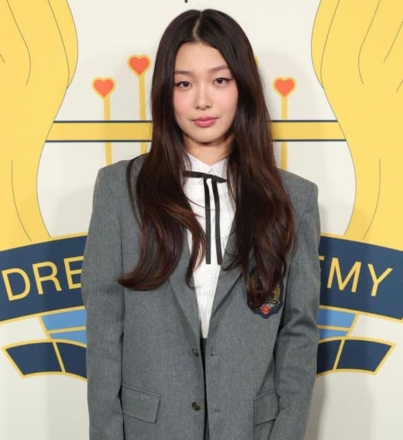 #分享 Katseye 成員介紹 Yoonchae🐚 - 追星板 | Dcard