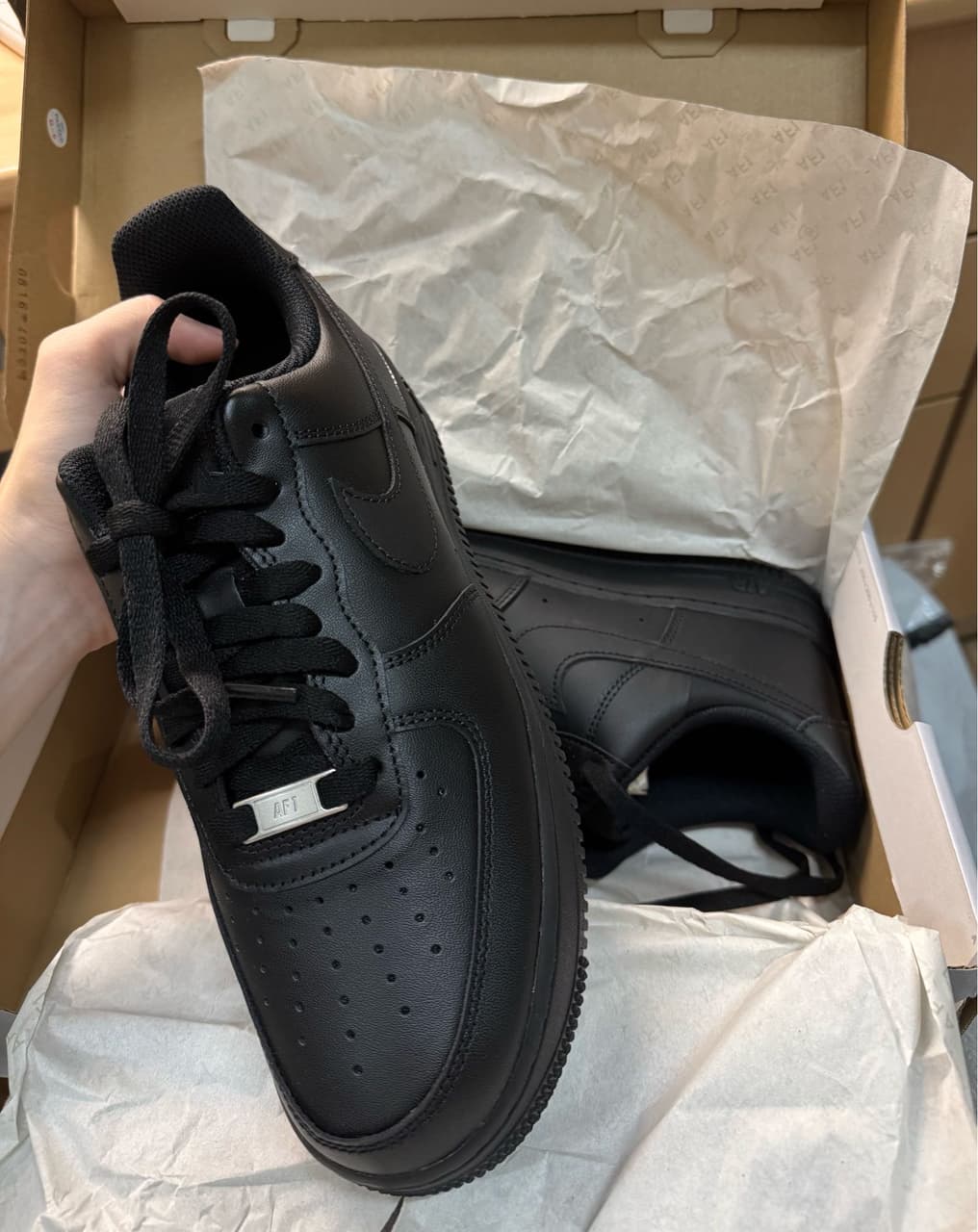 #我要賣 #我要賣 Air Force 1 07 全黑 - 二手交易板 | Dcard