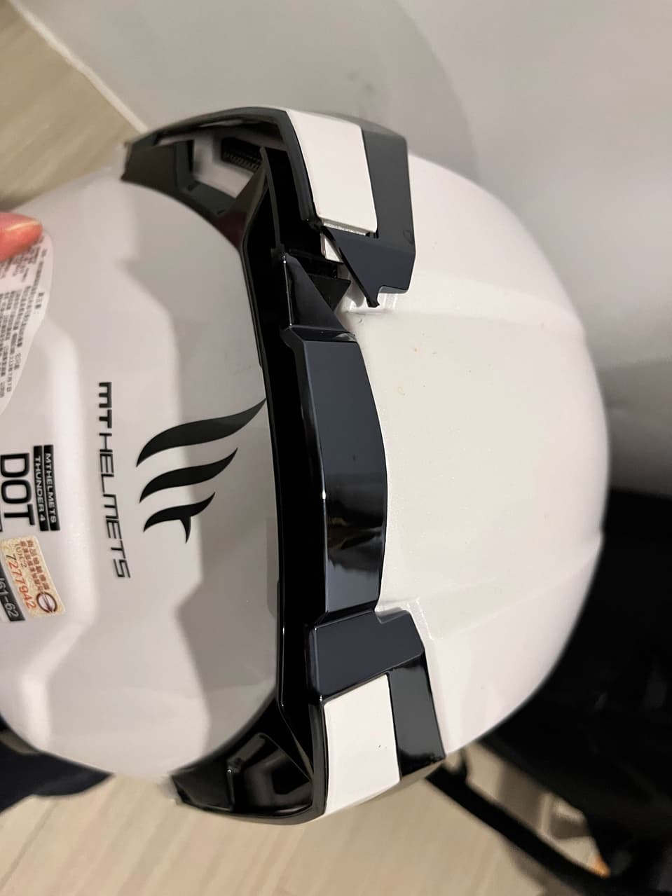 #問題 MT雷神4安全帽摔到 - 機車板 | Dcard