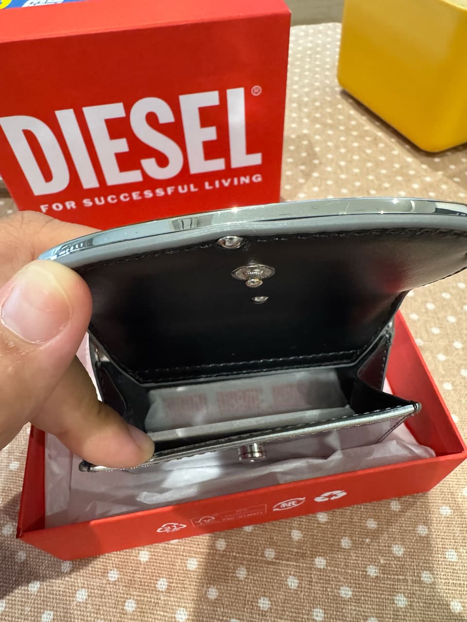 #我要賣 我要賣DIESEL三折錢包 - 二手交易板 | Dcard