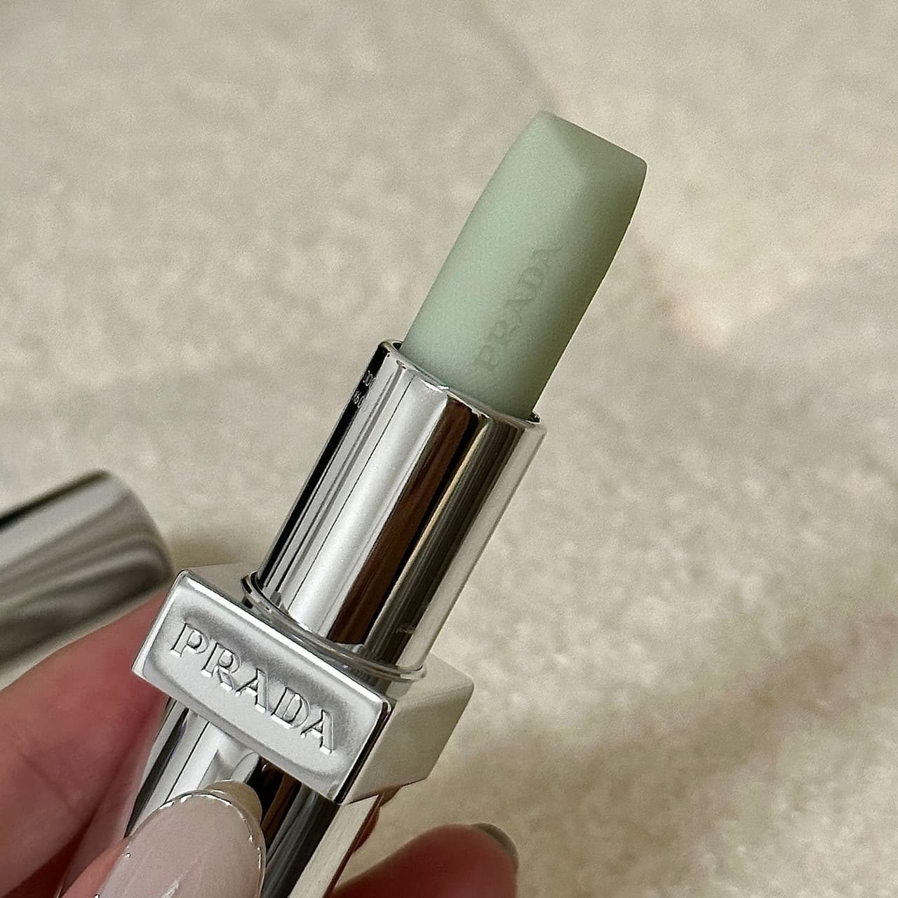 #開箱 Prada出美妝啦！潤唇膏💚 - 美妝板 | Dcard