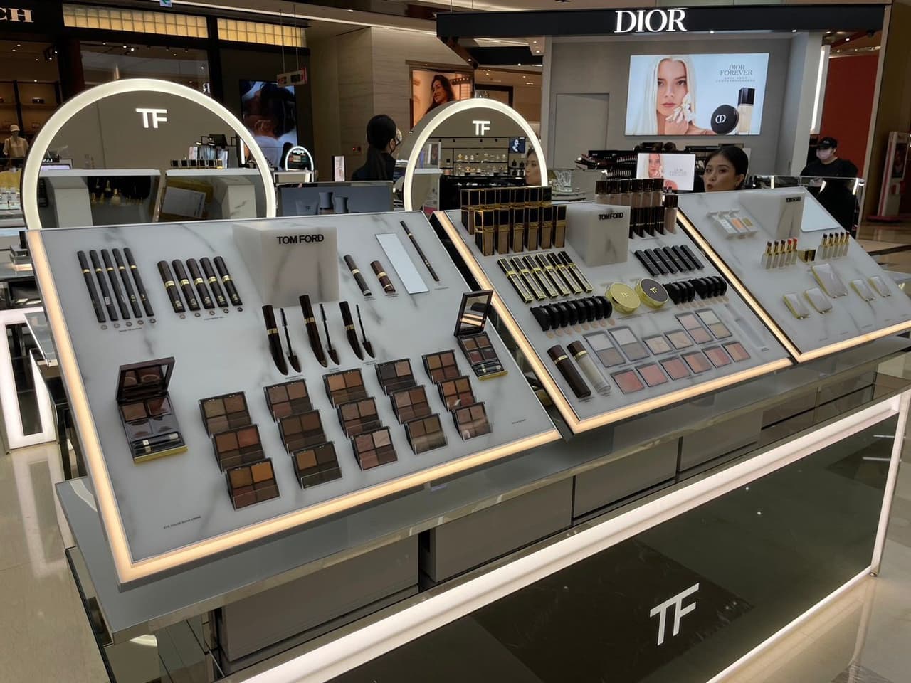 #分享 逛遠百TF新櫃五分鐘後直接購入黑蘭花香水 - 香氛板 | Dcard