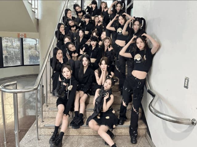 #新聞 史無前例 的24人團體… tripleS，5月首次完整體活動，“新K-pop歷史” - 追星板 | Dcard