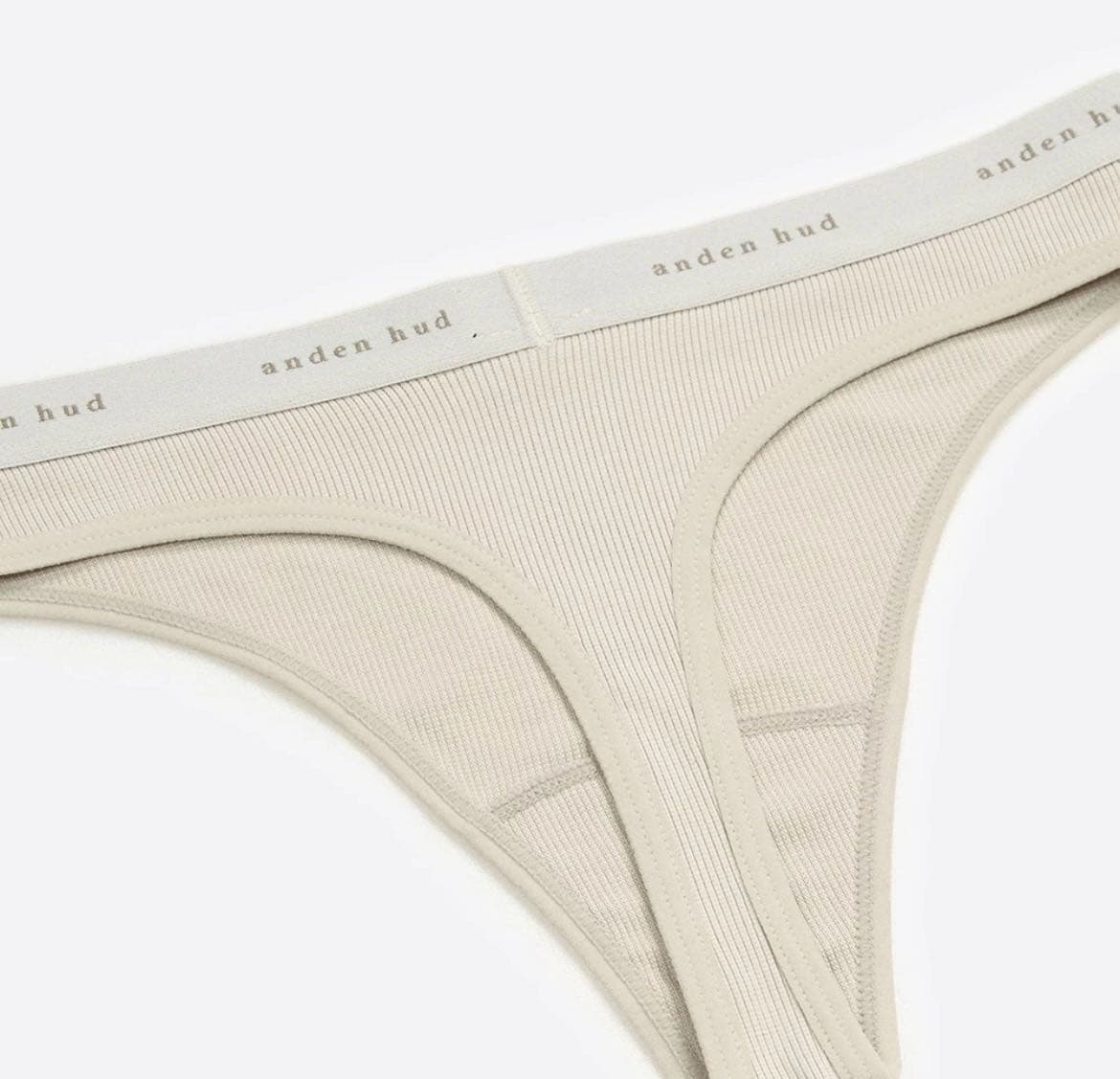 5款丁字褲推薦🏄蕾絲、性感、法式 內褲無印痕 運動不尷尬～無痕丁字褲分享！ - 三年五班守日人 (@a9509357) | Dcard