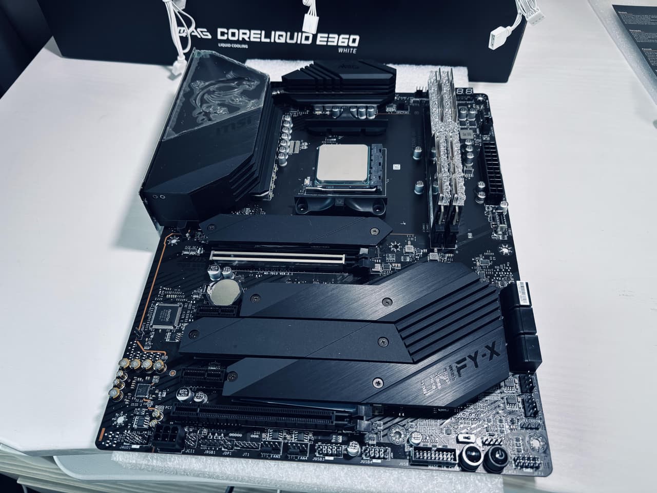 「我只想做你的～太陽！」Msi MAG Coreliquid E360 AIO 一體式水冷 #開箱 - 3C板 | Dcard