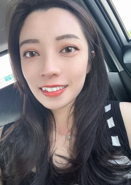 【露葳娜】葳葳奶棕&葳葳甜杏♢圓滾滾大眼款 - 隱形眼鏡板 | Dcard