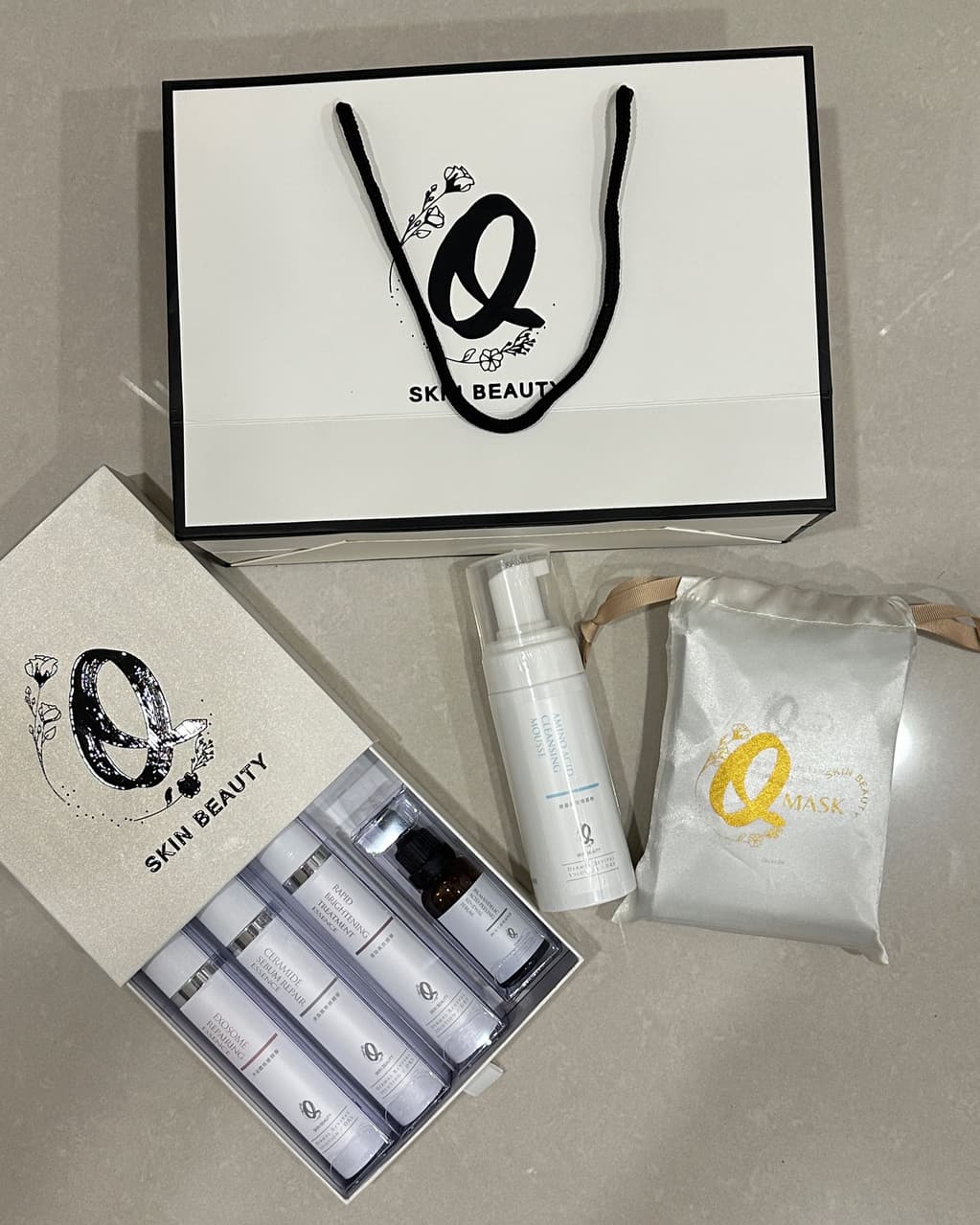 #分享 好姐妹的閉鎖型痘痘使用四天明顯改善👍🏻 （慕絲+皮脂+杏仁酸+外泌體），太推薦Q mask了！ - 美妝板 | Dcard