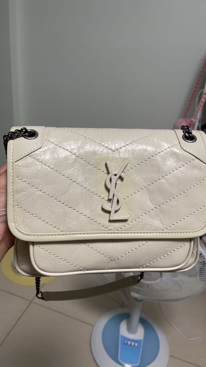 #問題 #詢問 ysl niki baby瑕疵？ - 精品板 | Dcard