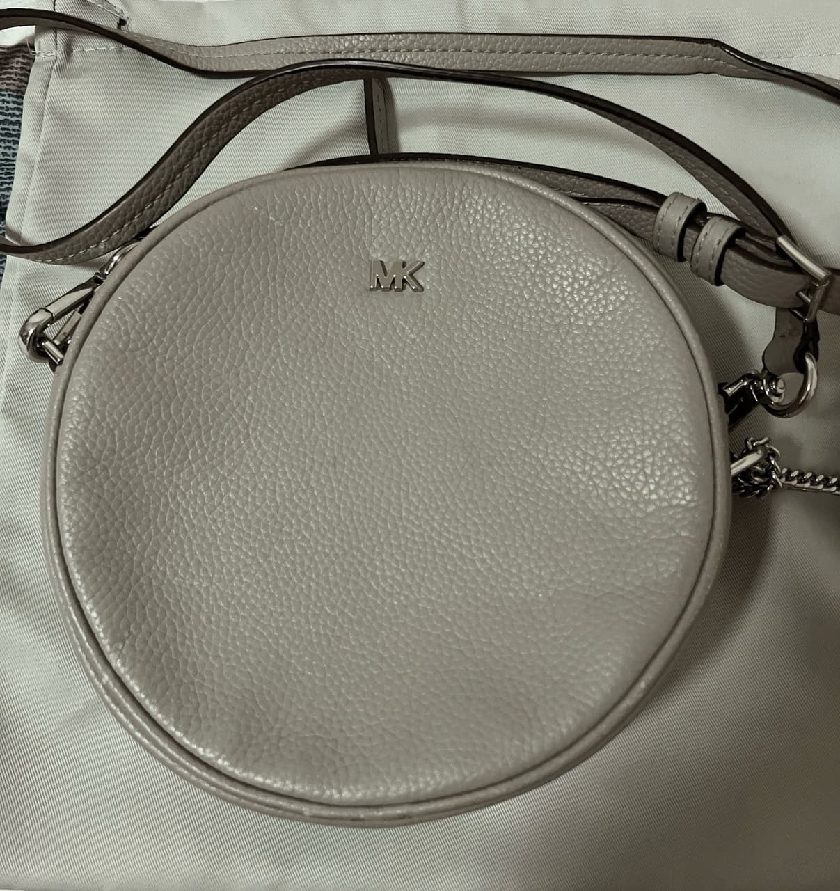 #我要賣 售二手全新MK包、小CK包、各家香水，歡迎撿便宜 - 二手交易板 | Dcard