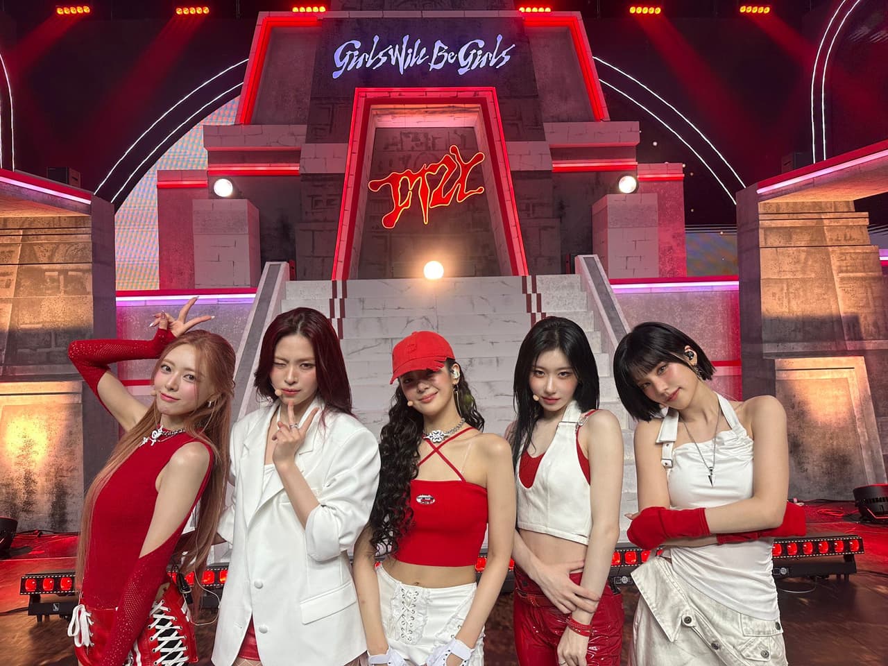 #舞台 250612 ITZY "Girls Will Be Girls"、"Kiss & Tell" MCD初舞台🪽 - ITZY板 | Dcard