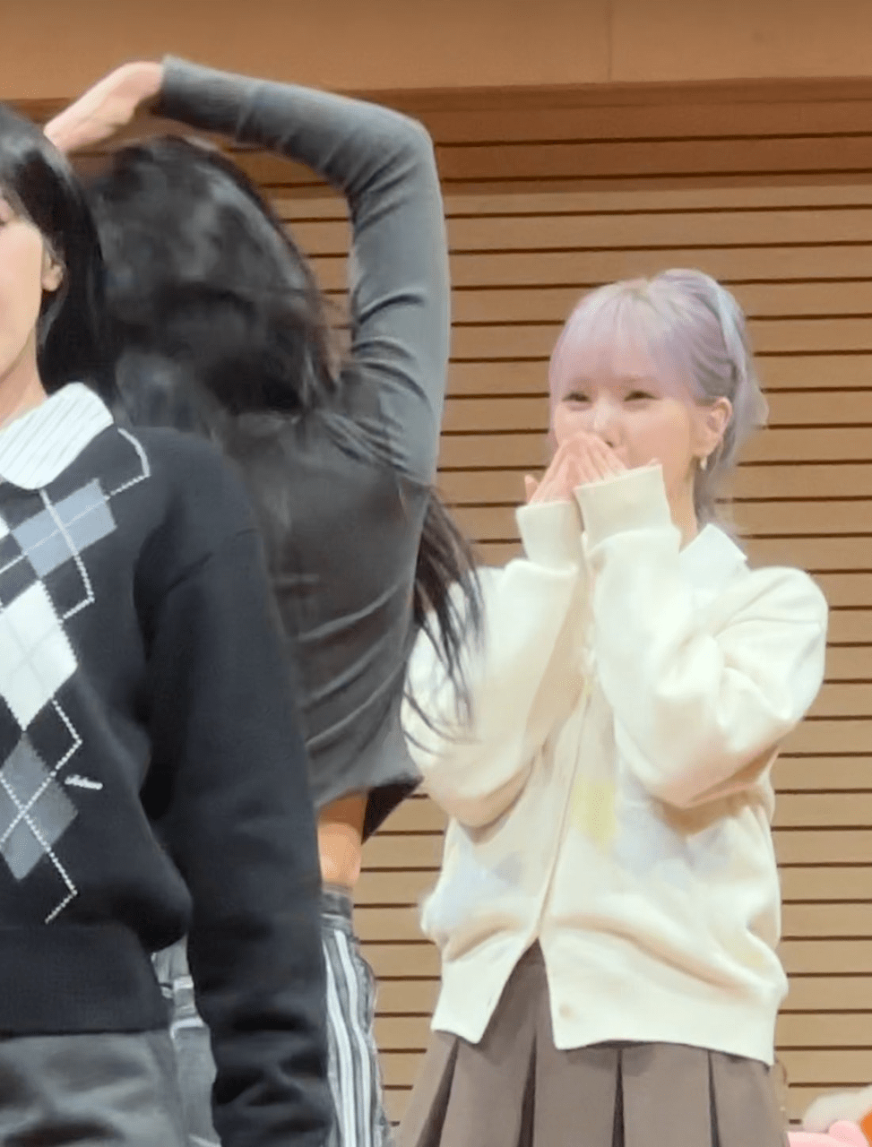 #行程 #簽售 241221 VIVIZ 迷你五輯 VOYAGE 簽售會 (Everline) - GFRIEND板 | Dcard