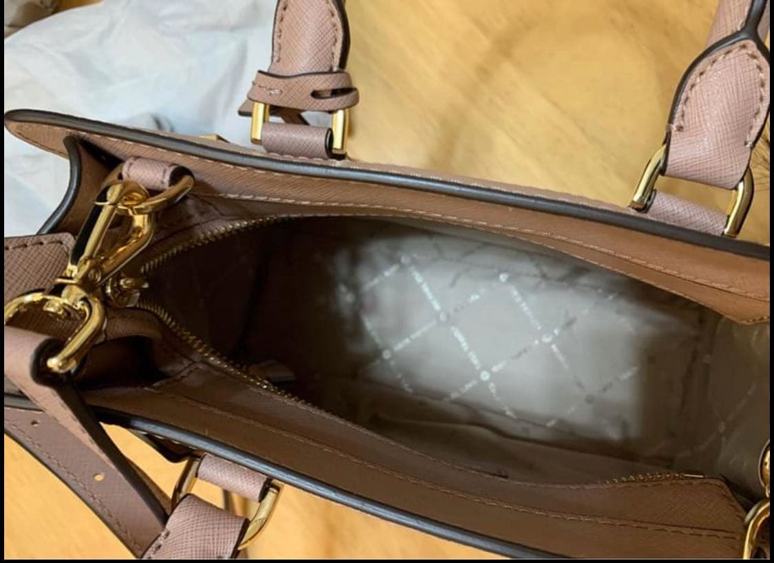 #我要賣 #我要賣 MK 手提側背包 - 二手交易板 | Dcard