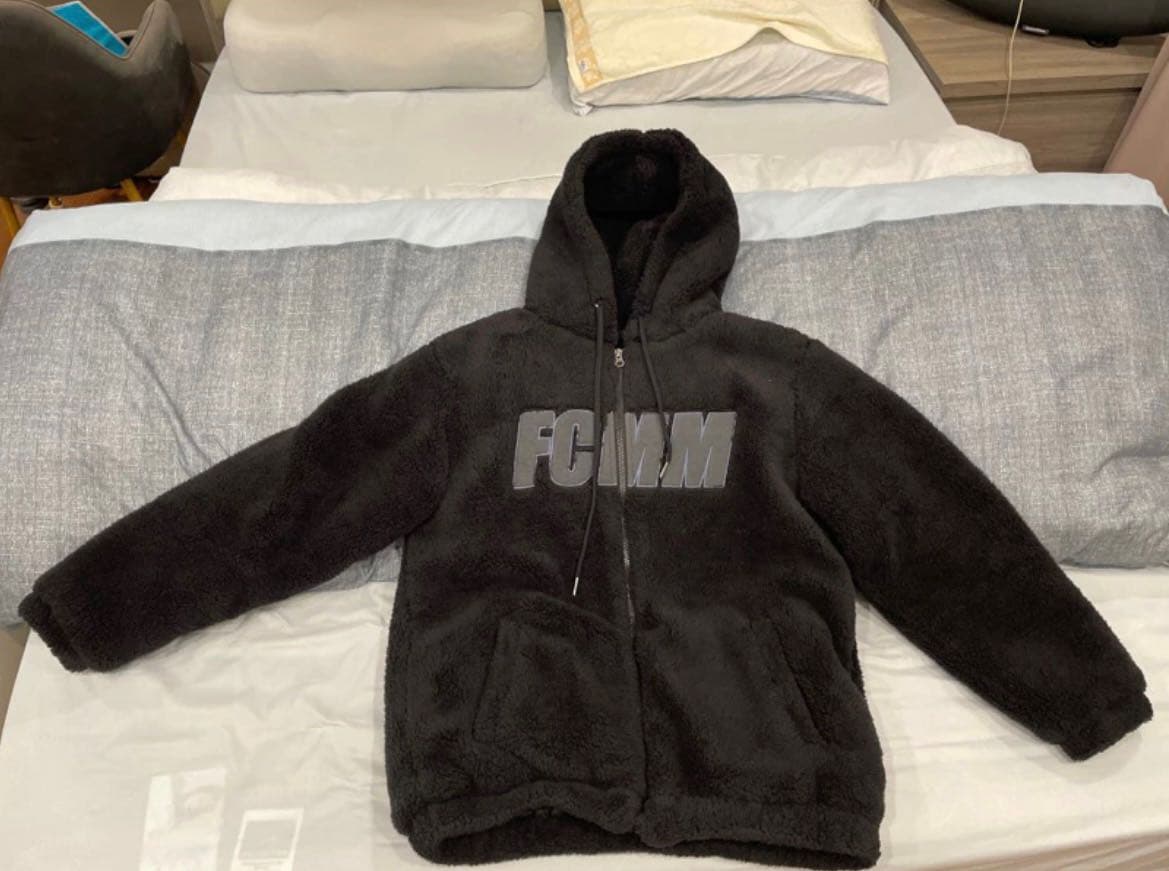 #我要賣 （已售出）韓國 FCMM 絨毛外套 黑色 - 二手交易板 | Dcard