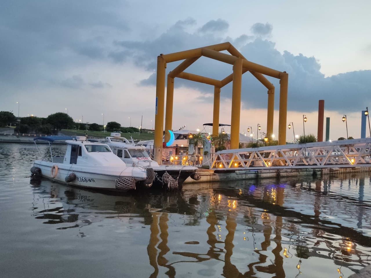 鐵馬尋奇：喵的啦警局 - 微風 (@wind333) | Dcard