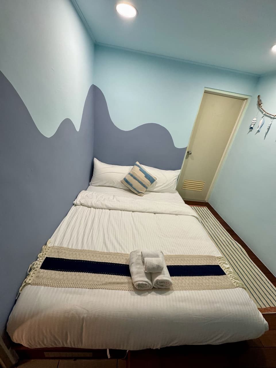 在九份住這間真的太爽了⛰️，一早醒來就看到山景🌄，每人平均竟然不到$1000😱 - 蘿伊 (@zoey__eat) | Dcard